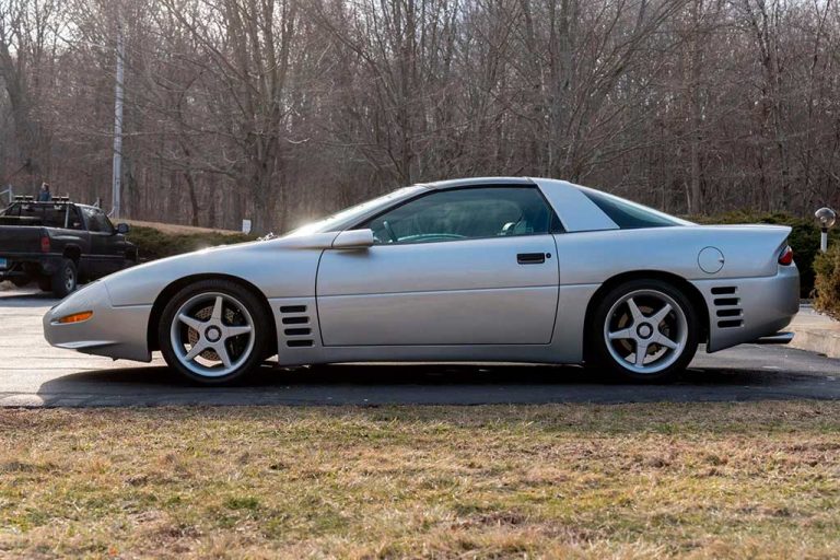 Редкий Chevrolet Camaro Z28 1993 от ателье Callaway продали с молотка ...